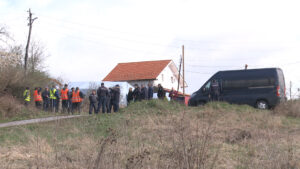 Policija sa mehanizacijom u dvorištu kuće nestale Danke (VIDEO) | ZA media